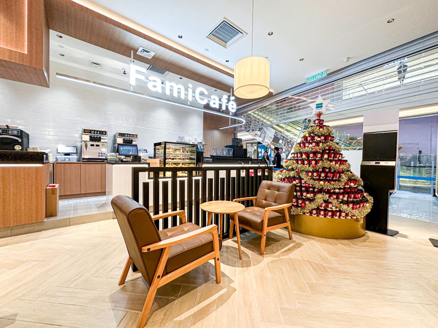 Nikmati Pengalaman Menjamu Selera di Fami Cafe, Kedai Terbaru Family Mart yang Menawarkan ...