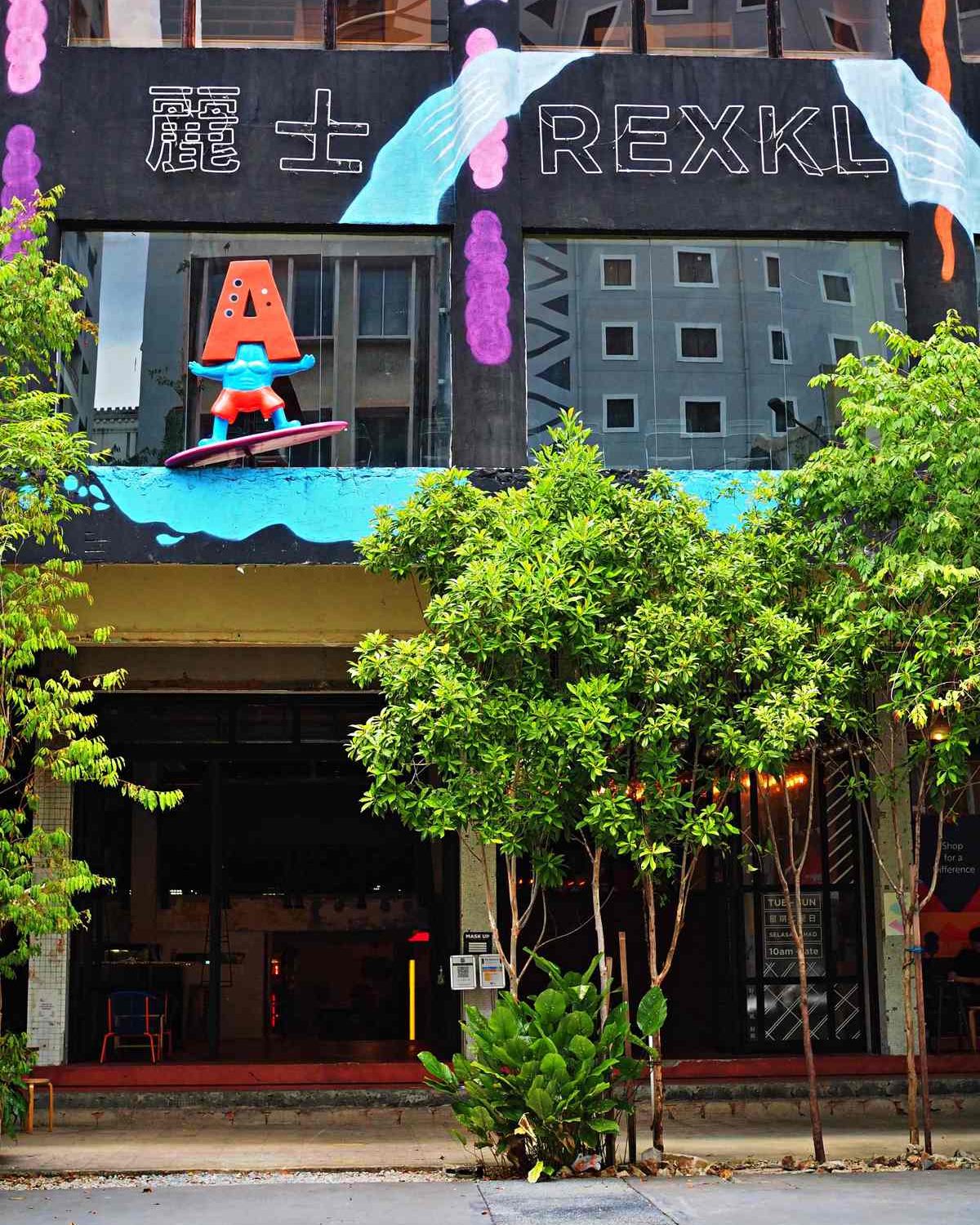 Kunjungi REXKL, Panggung Wayang Pernah Terbakar yang Viral di TikTok ...