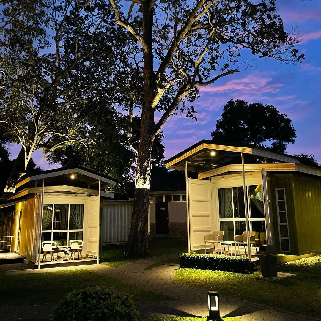 Solesor Kampong Beach Resort Penginapan Kontena Unik di Port Dickson ...