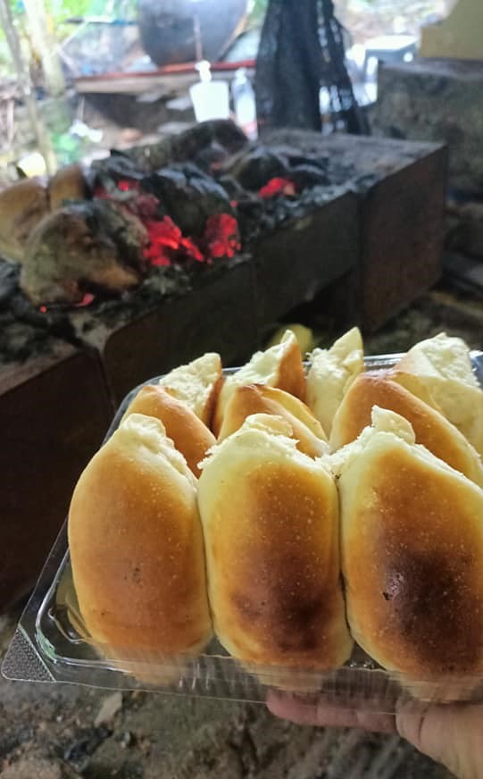 Homemade Roti Sekaya Dapur Kayu Makan Roti Bakar yang Autentik dan Unik ...