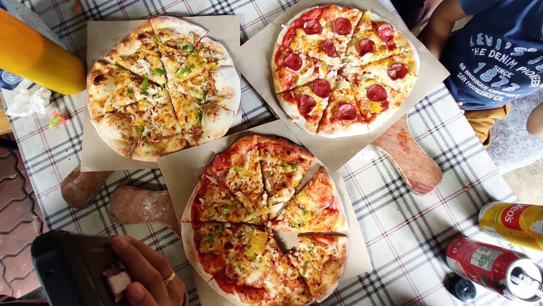 Jemapoh Pizza Kayu Api, Pizza Homemade Viral Sejak PKP Yang Unik Dan ...