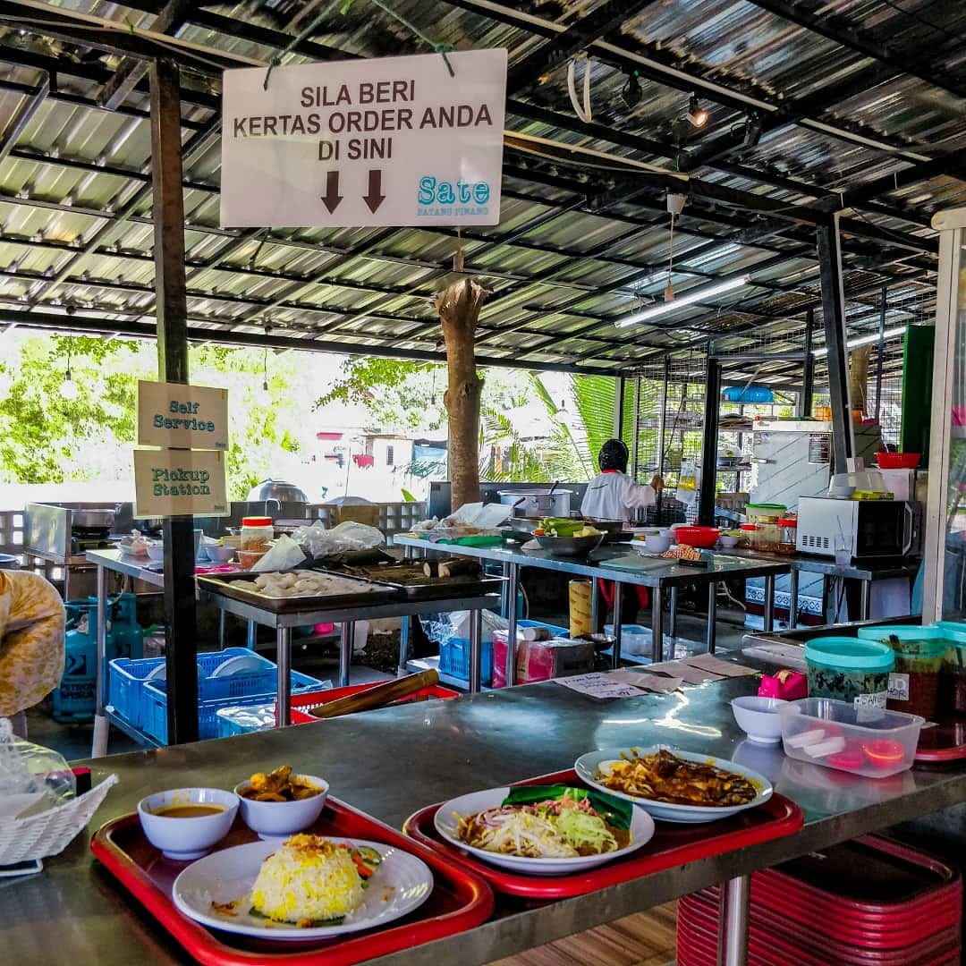 Salah satu restoran yang patut anda kunjungi adalah Restoran Nurul Sate ...
