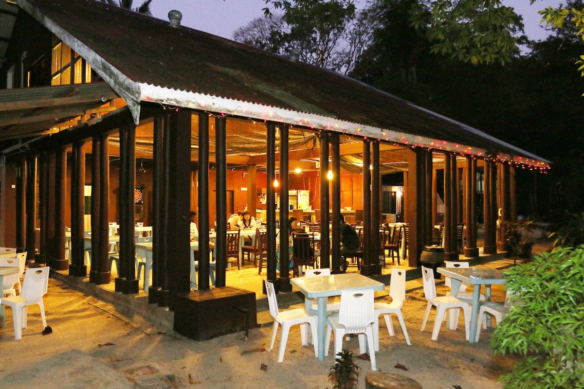 Terokai Keindahan Pulau Perhentian di The Barat Perhentian Beach Resort.