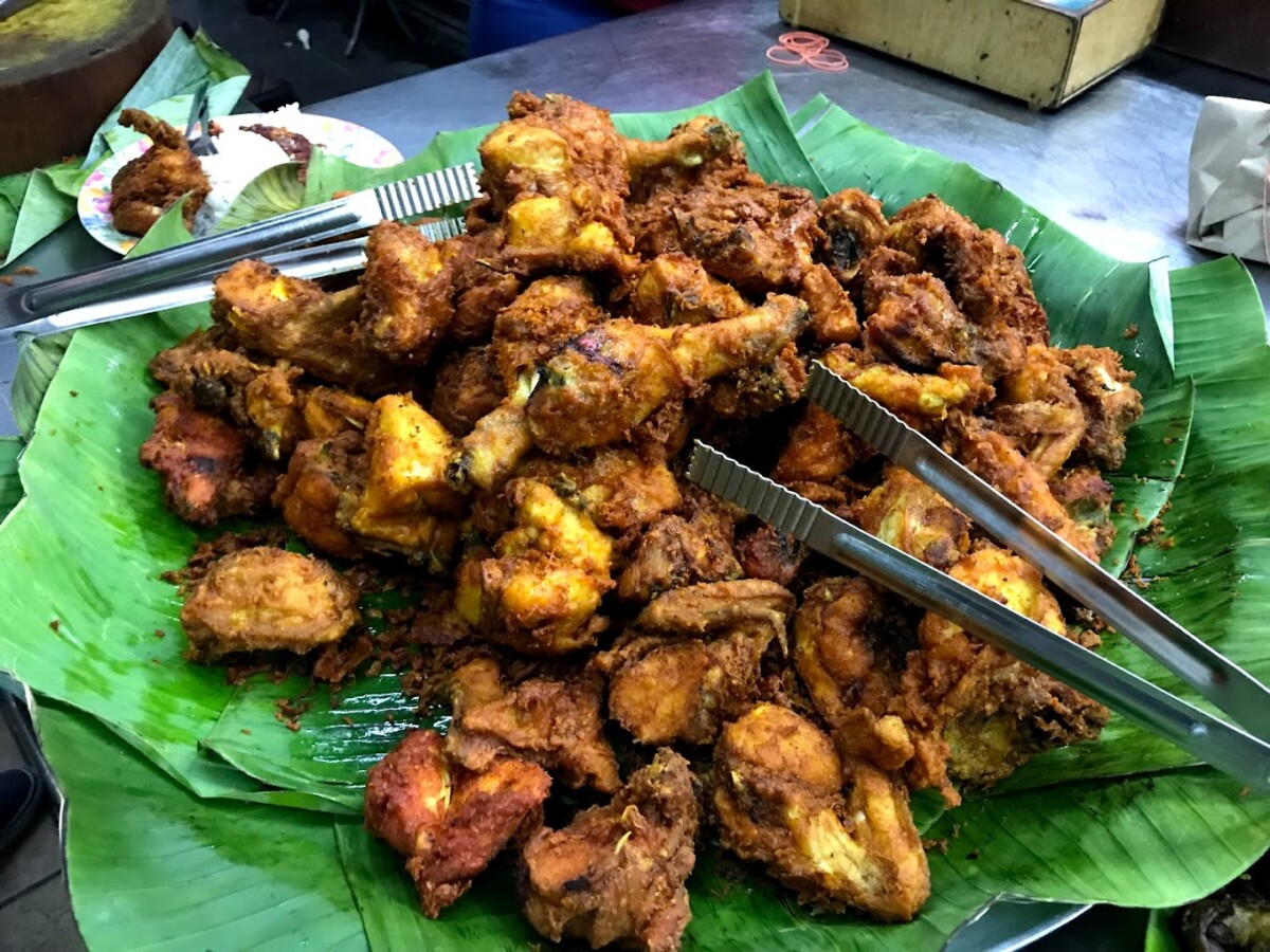 Gerai Selera Jaya 223 Hidang Nasi Lemak Panas Digilai Ramai!