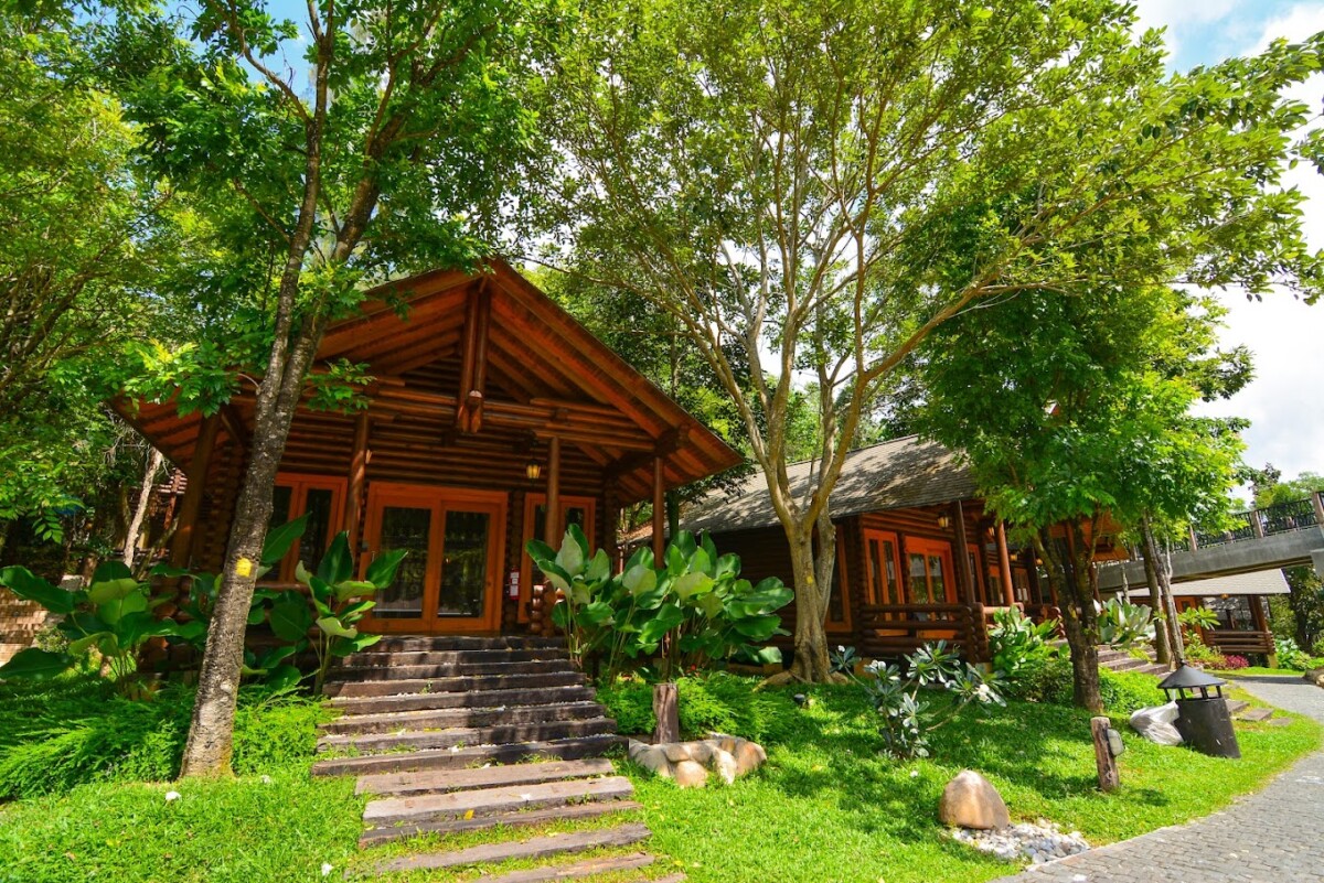 Resort Log Kabin Terbesar Di Malaysia Ada Di Ayer Keroh, Melaka?
